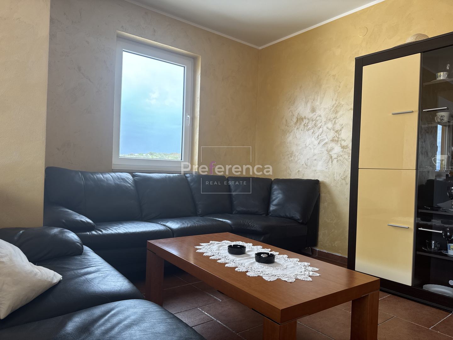 Novalja - trosoban stan sa pogledom na more (prodaja)