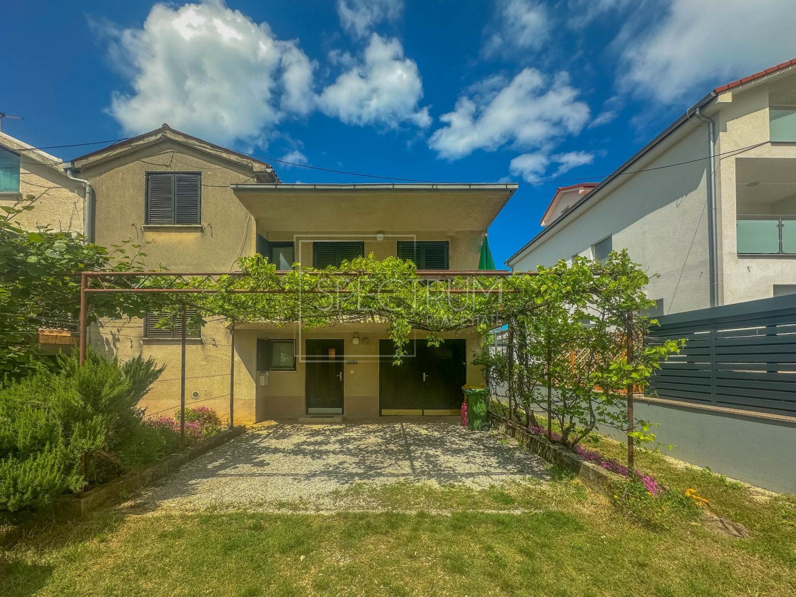 Novigrad, kuća 250 m od mora! (prodaja)