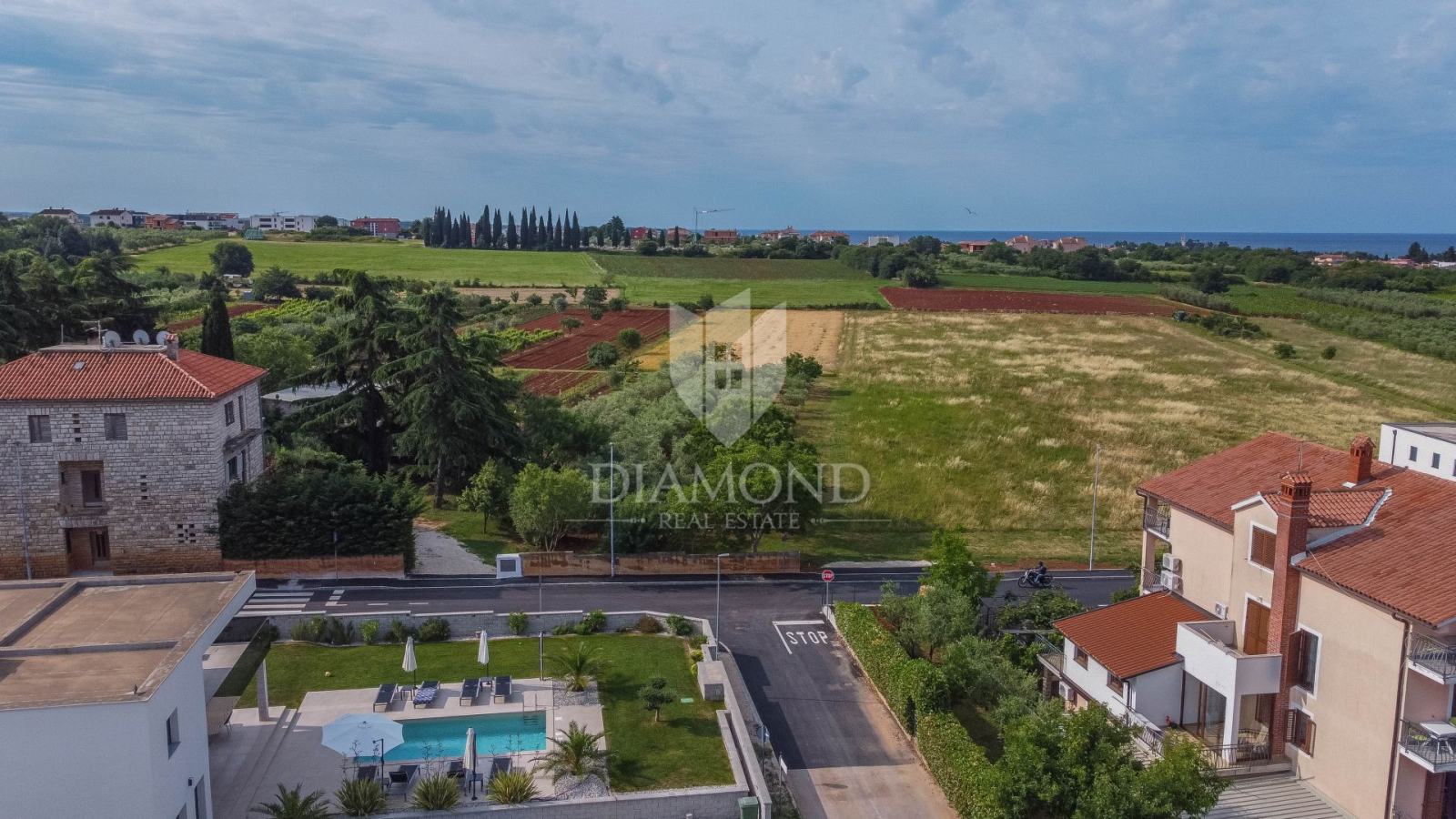 Novigrad, moderna kuća u nizu! (prodaja)