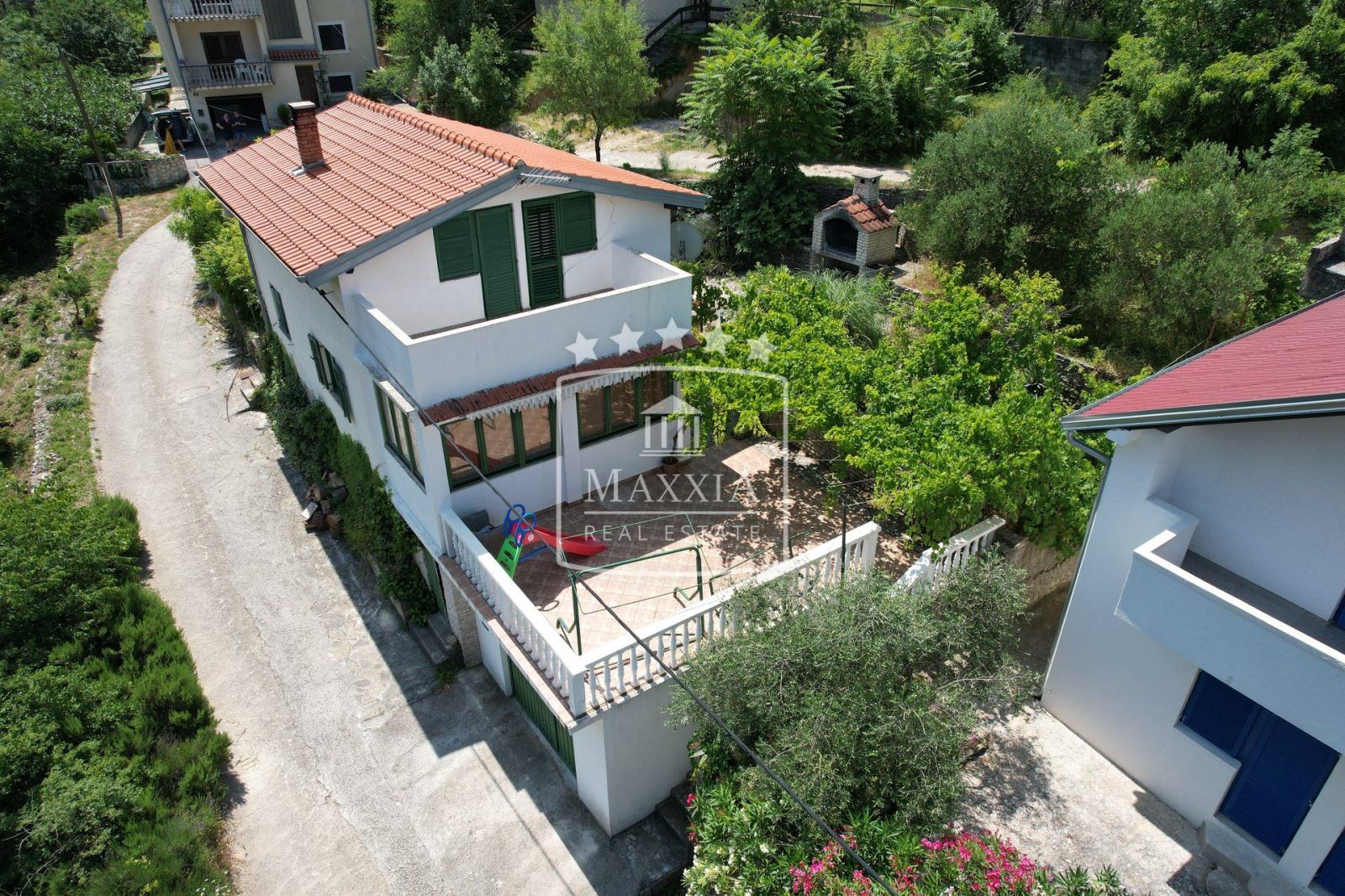 Novigrad - samostojeća kuća na zemljištu od 430m2! 250.000€ (prodaja)
