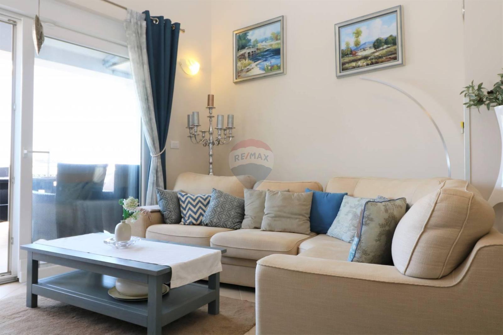 Novigrad, top stan s pogledom na more (prodaja)