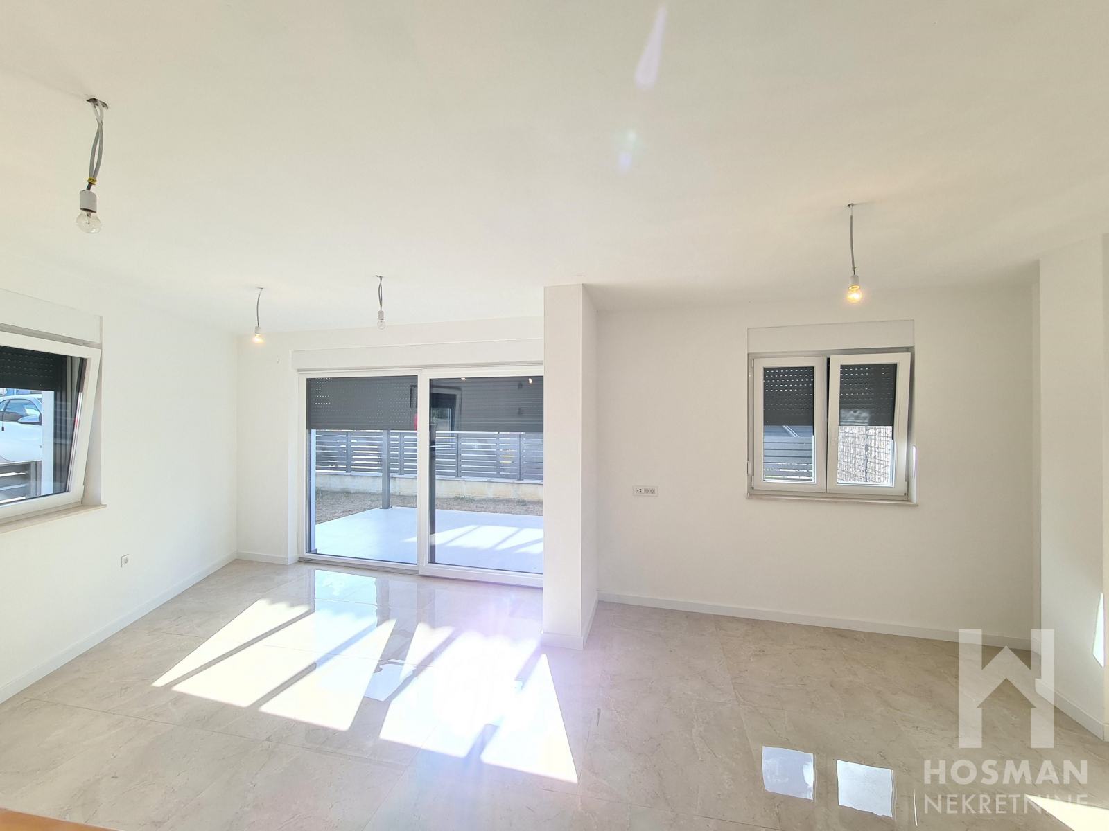 Novogradnja !!! Dvoetažni stan s vrtom Zadar / Petrići (prodaja)