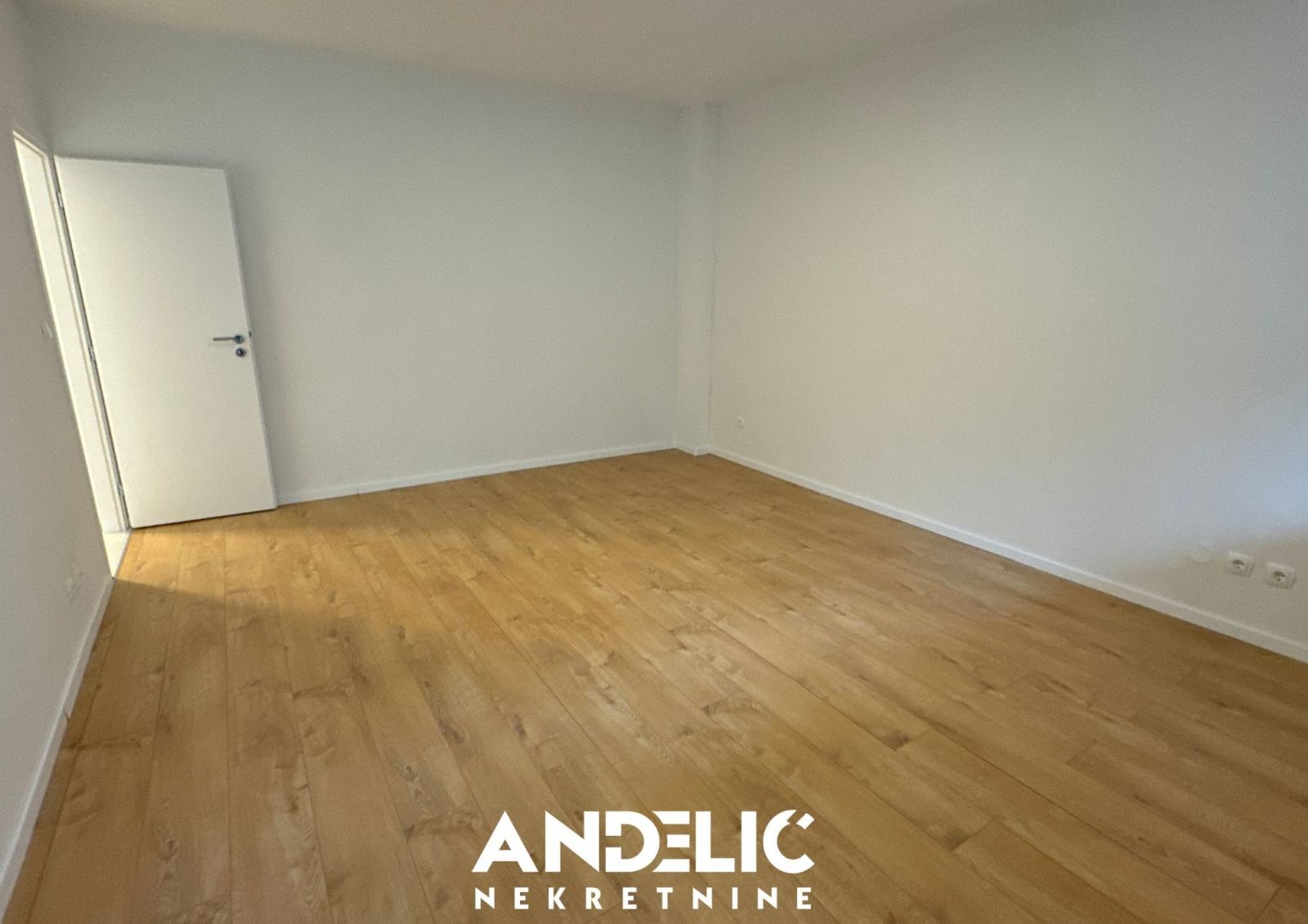 NOVOUREĐEN JEDNOSOBAN STAN - SPINUT SPLIT (prodaja)