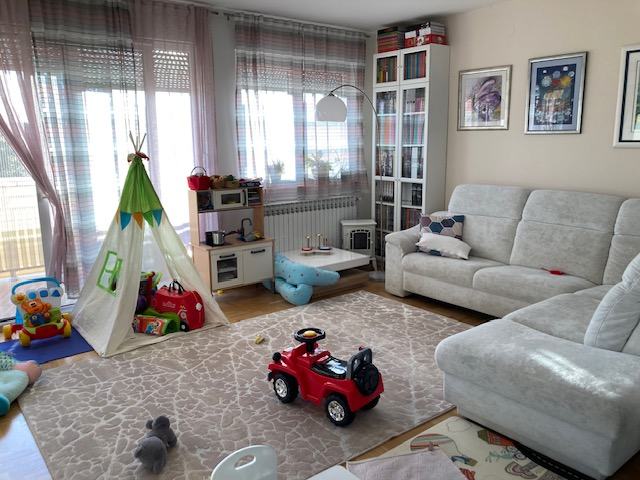 OBOJ, PREKRASAN STAN NA MIRNOJ LOKACIJI, BLIZINA SVIH SADRŽAJA ...