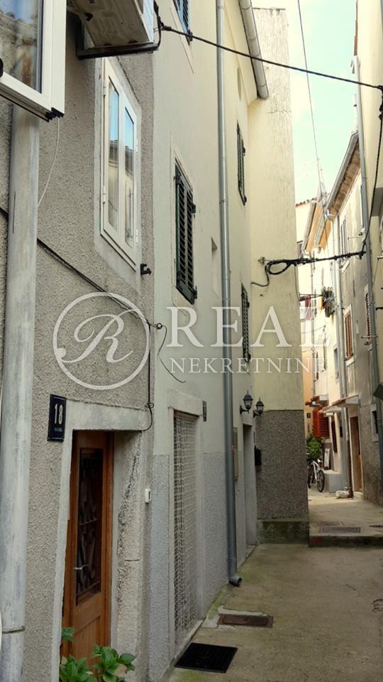 Odličan stan ,153 m2, odlična cijena, grad Cres (prodaja)