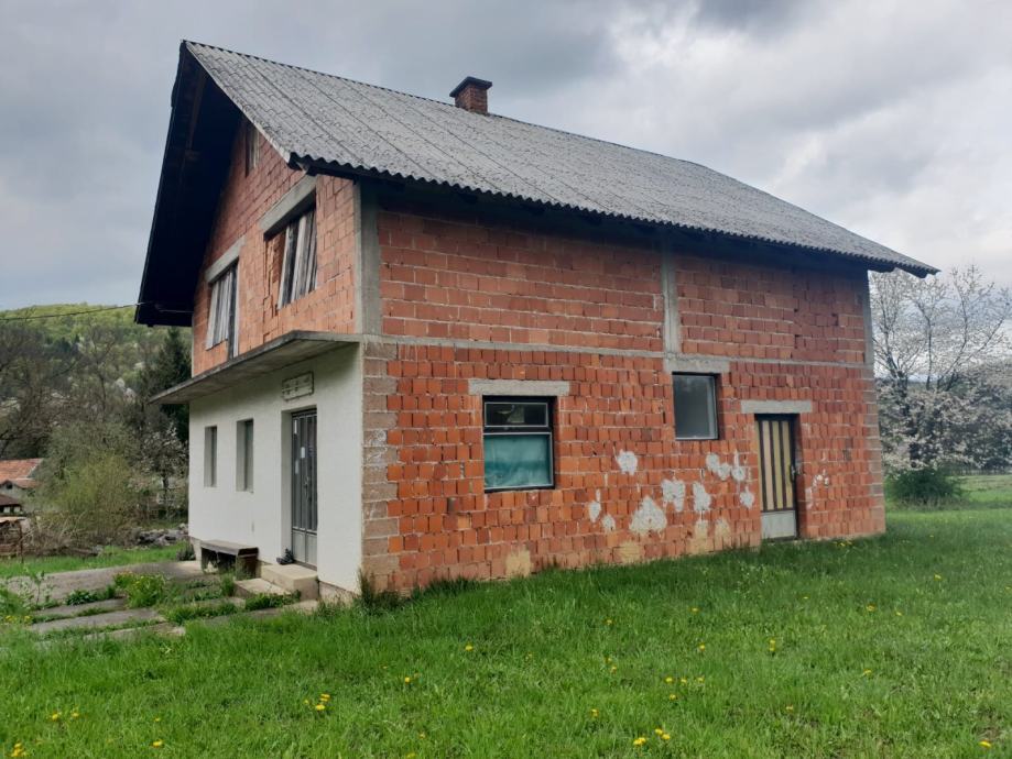 Ogulin, Vitunj, blizina Bjelolasice, samostojeća kuća (prodaja)