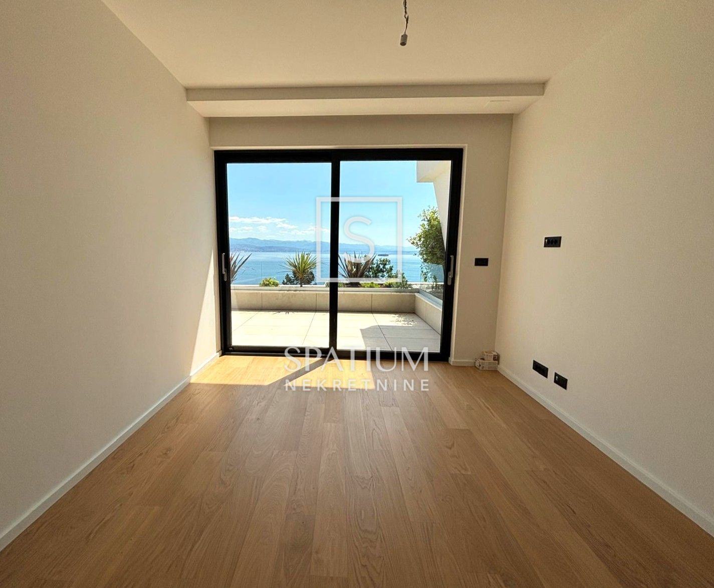 OPATIJA, MODERAN 1SB+DB U VRHUNSKOJ NOVOGRADNJI S PANORAMSKIM POGLEDOM ...