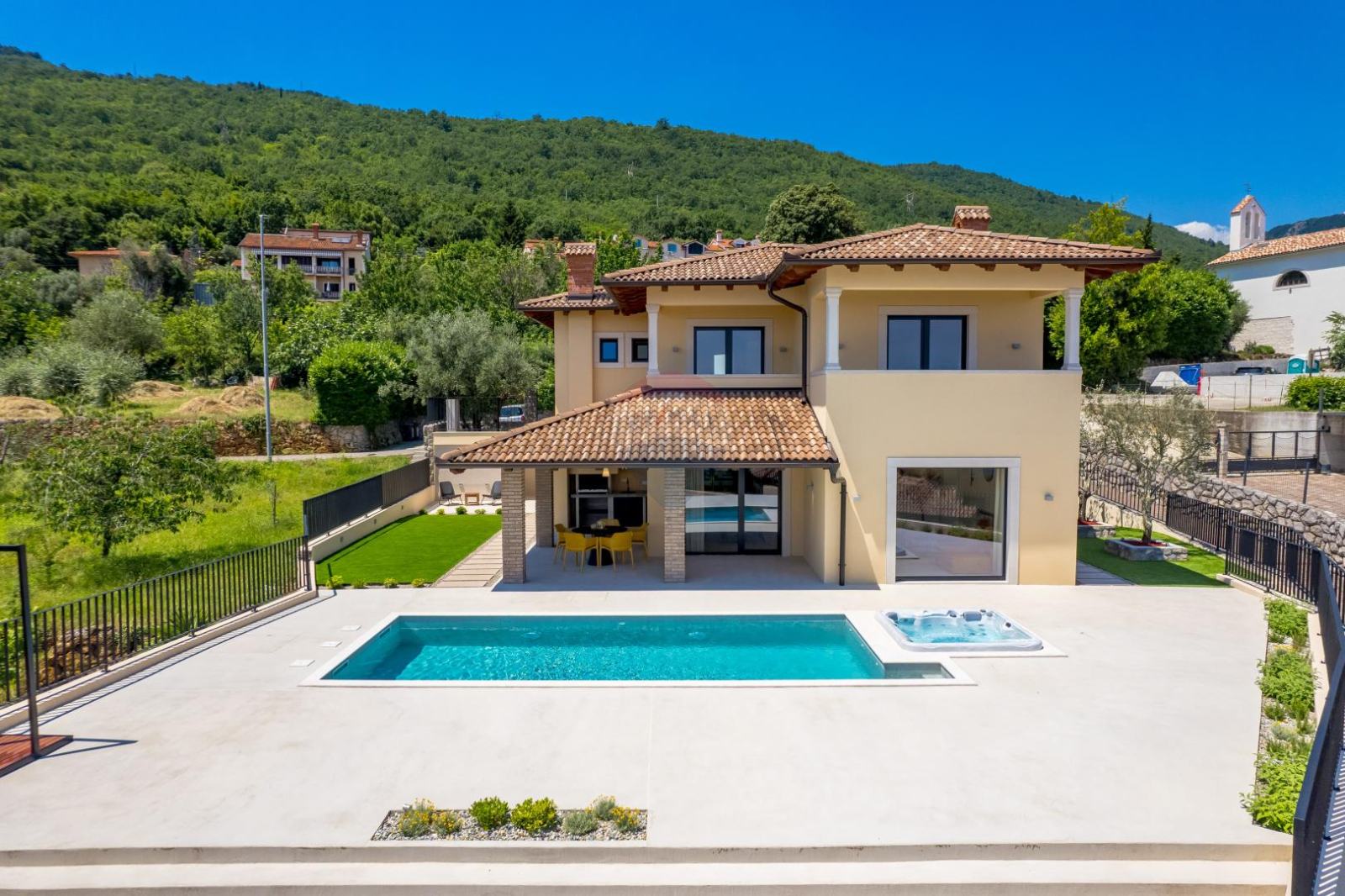 OPATIJA, - Vila 2. red do mora (prodaja)