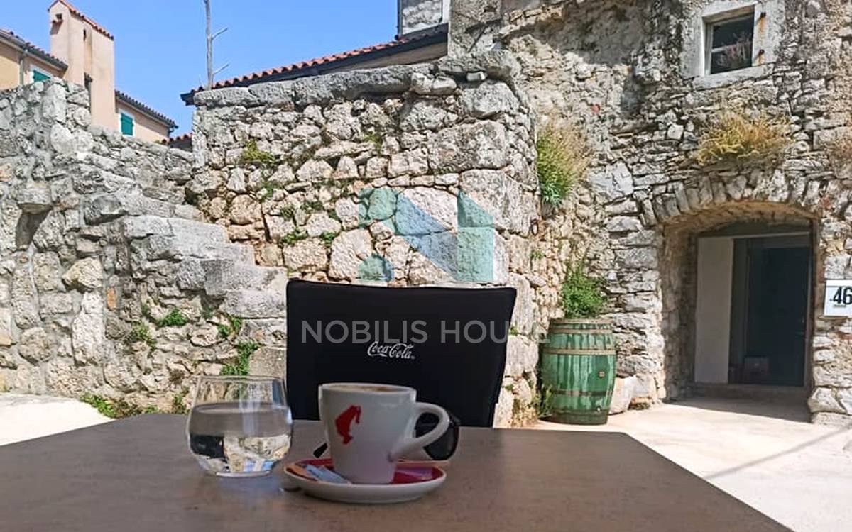 Orlec, Cres, stara kamena kuća 125 m2 (prodaja)