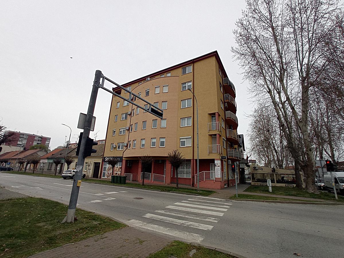 Osijek, centar, dvosoban stan na prvom katu novije zgrade (prodaja)