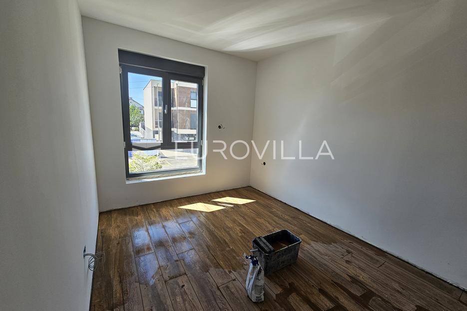 Osijek, Retfala, 4s stan u prizemlju s dvorištem na dvije etaže (prodaja)