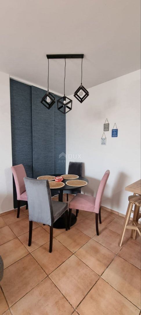 OTOG PAG, MANDRE - 2-sobni apartman na odličnoj lokaciji (prodaja)