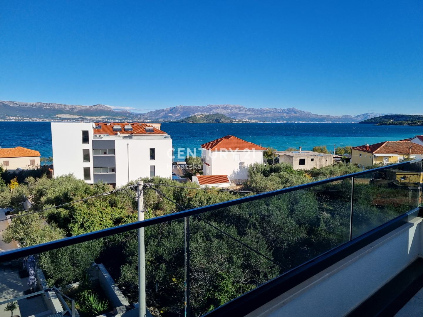 Otok Ciovo torsobni stan sa prekrasnim pogledom na Split (prodaja)
