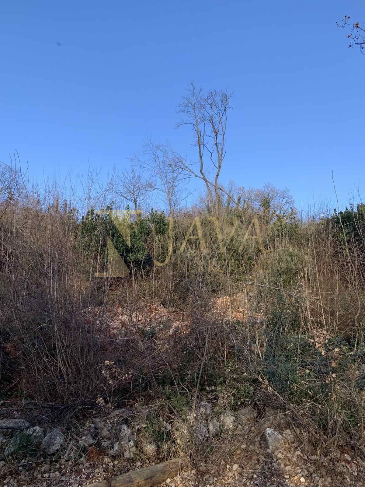 OTOK KRK/RISIKA,GRAĐEVINSKO ZEMLJIŠTE, RIJETKOST, 500 M OD MORA