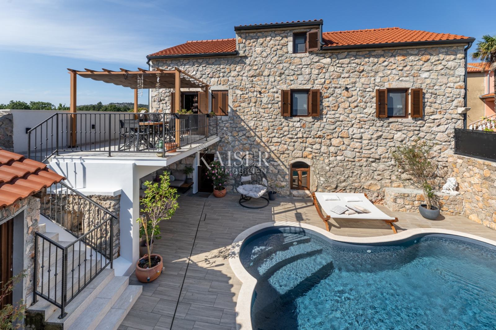 Otok Krk, Risika - luksuzna villa sa bazenom (prodaja)