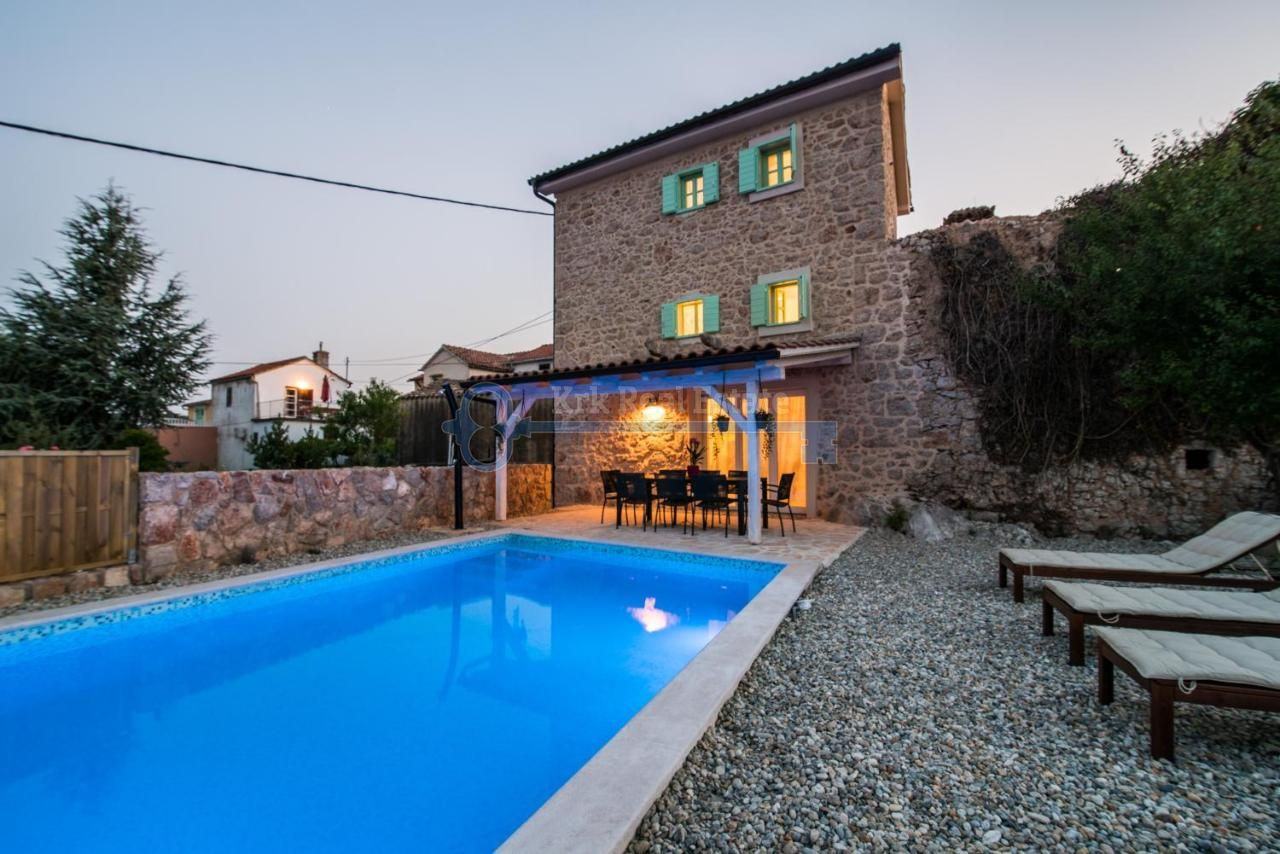 OTOK KRK - RISIKA - RENOVIRANA KAMENA KUĆA SA BAZENOM (prodaja)