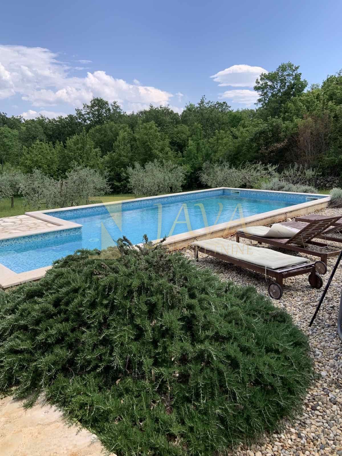 OTOK KRK, RISIKA, VILA S BAZENOM I VELIKOM OKUĆNICOM, 2.2 KM OD MORA ...