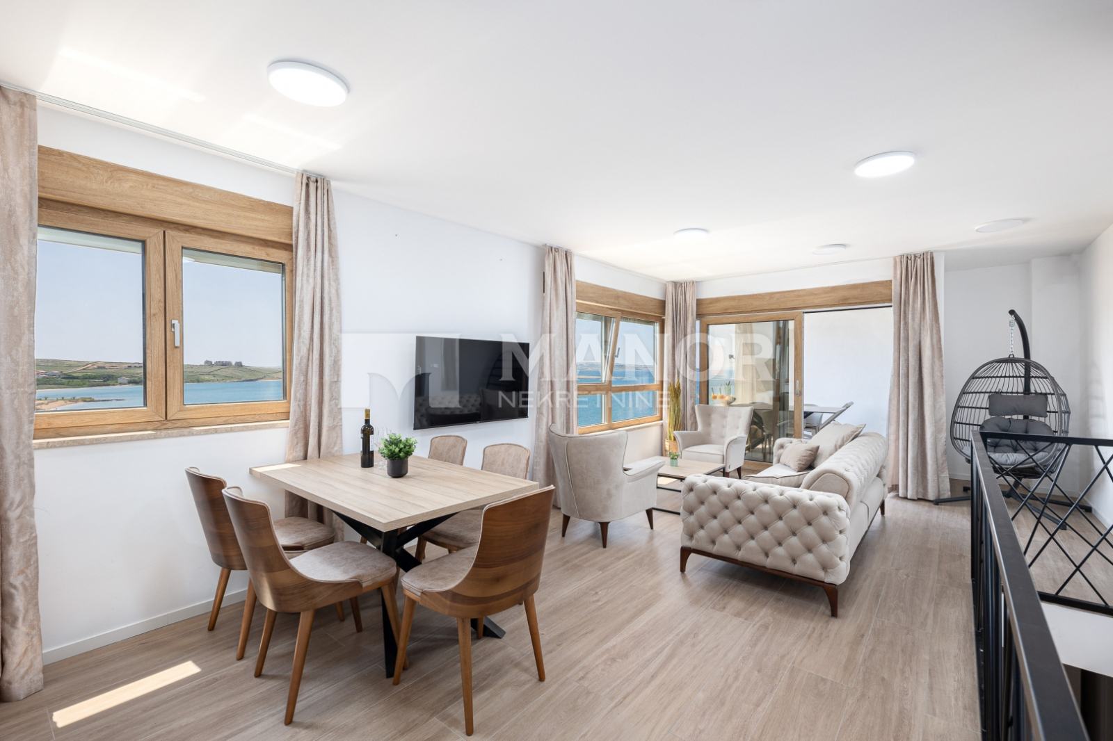 OTOK PAG - Apartman s galerijom, novogradnja, 1. red do mora! (prodaja)