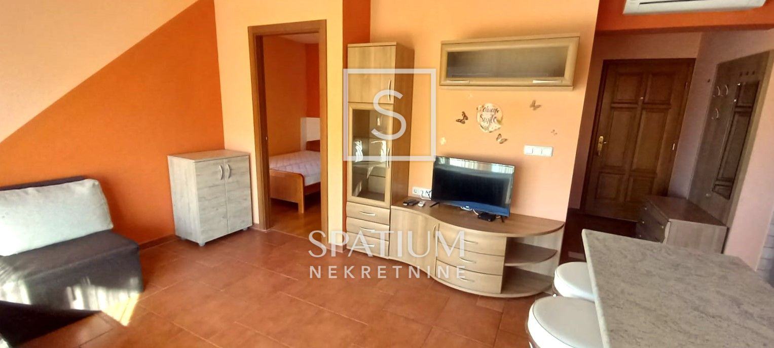 OTOK PAG, NOVALJA, APARTMAN S POGLEDOM NA MORE (prodaja)