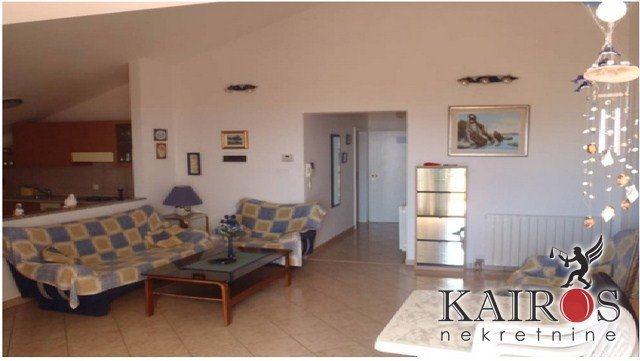 PAG - kuća sa 5 apartmana!