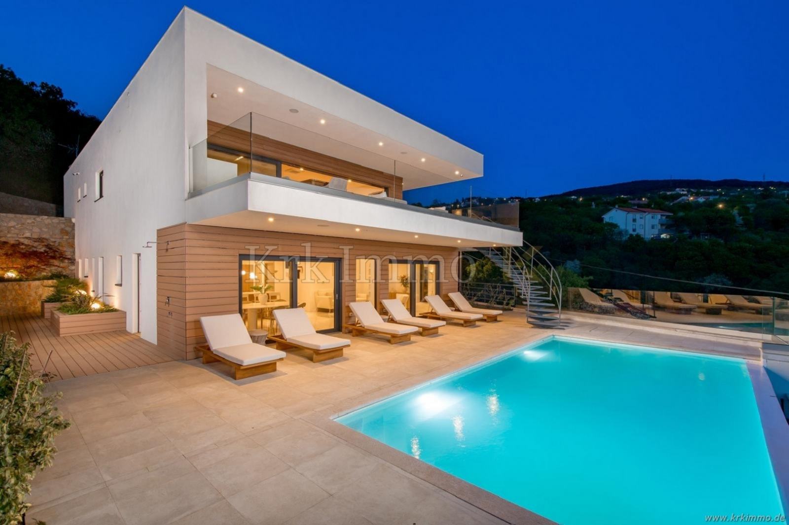 Panoramski pogled na more! Moderna luksuzna villa na prodaju (prodaja)