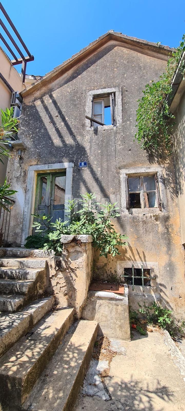 PELJEŠAC TRPANJ Stara kuca za adaptaciju (prodaja)