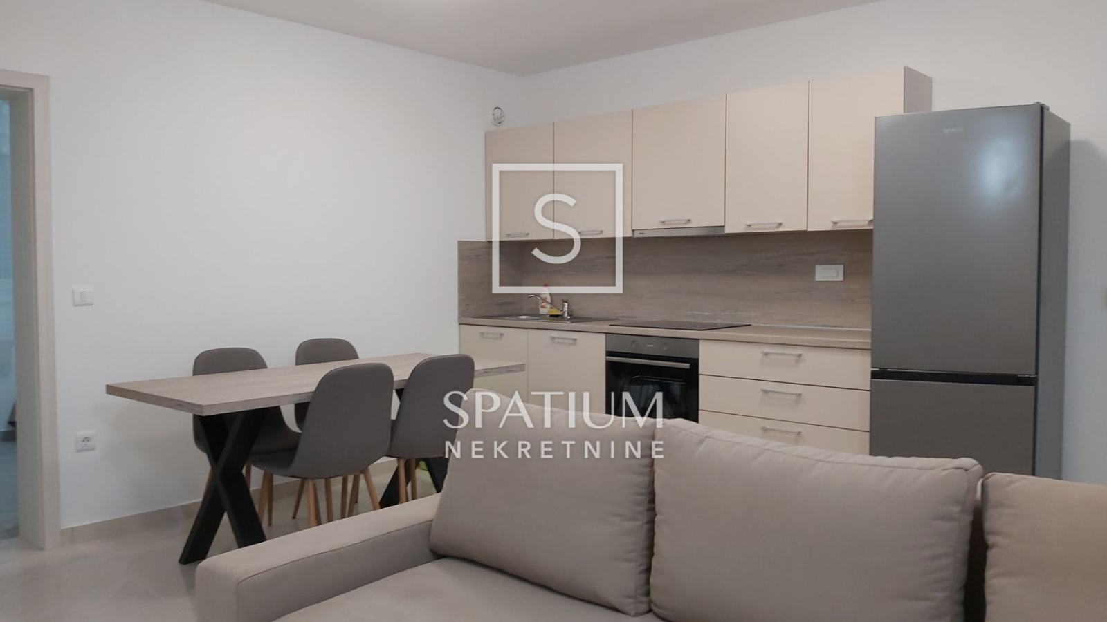 PEROJ, DVOSOBAN STAN NA PRVOM KATU, NOVOGRADNJA (prodaja)