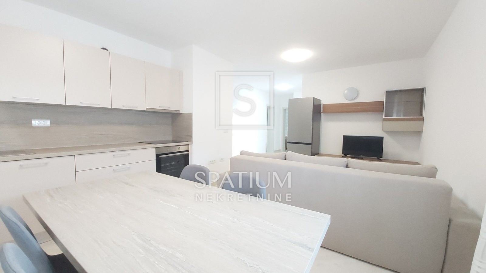 PEROJ, DVOSOBAN STAN NA PRVOM KATU, NOVOGRADNJA (prodaja)