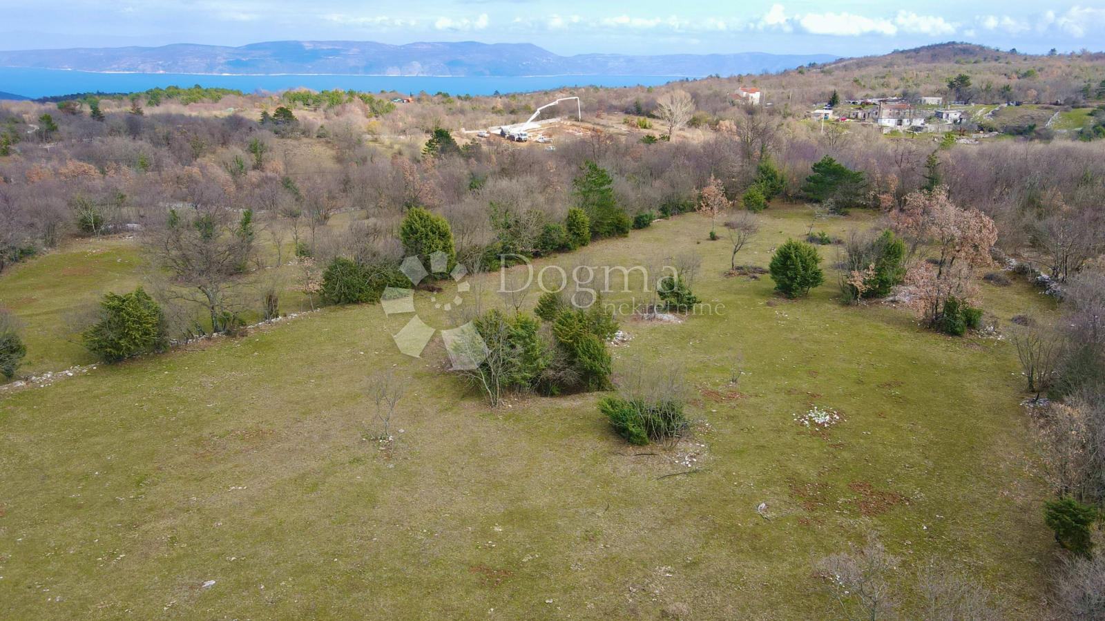 POLJOPRIVREDNI TEREN BLIZU LABINA