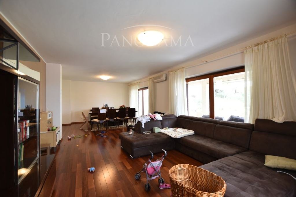 Poreč, Novo Naselje, Vrhunski stan sa pogledom na more i stari grad ...