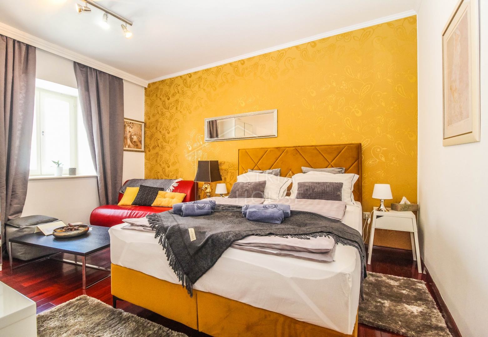 Poreč, stari grad, dva stana u samom centru grada (prodaja)