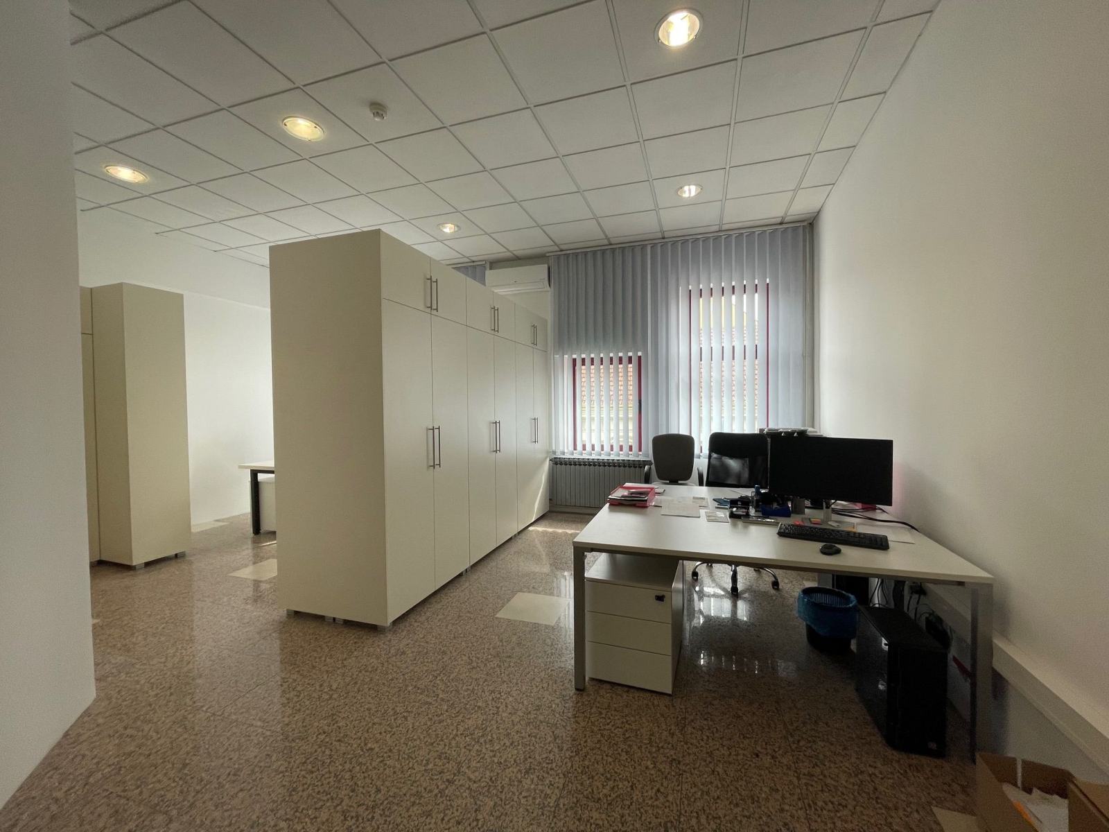 URED - POSLOVNI POSTOR U POSLOVNOJ ZGRADI CENTAR - VARAŽDIN 28.48 m2 ...