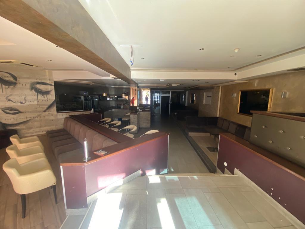 Poslovni prostor (250m2) s velikim skladištem - Frekventna lokacija ...