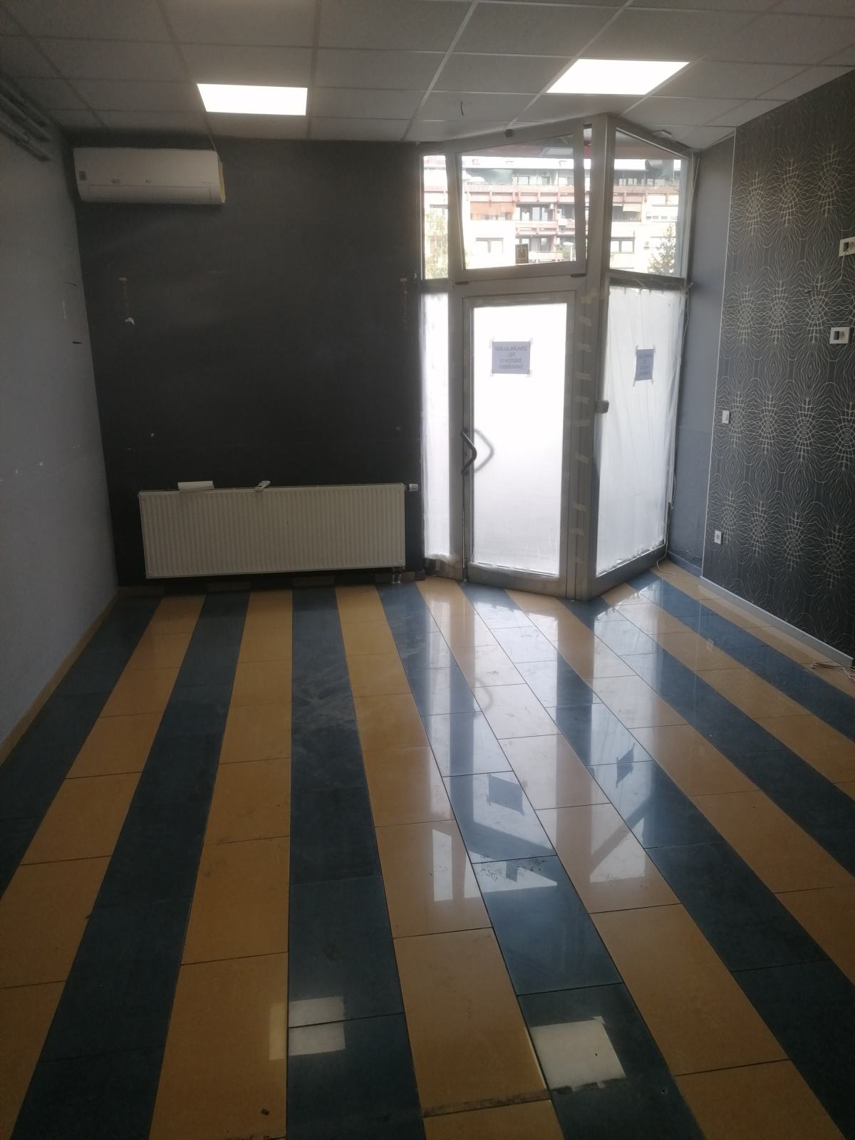 Poslovni prostor: Osijek, Divaltova, ulični lokal, 35 m2 (iznajmljivanje)