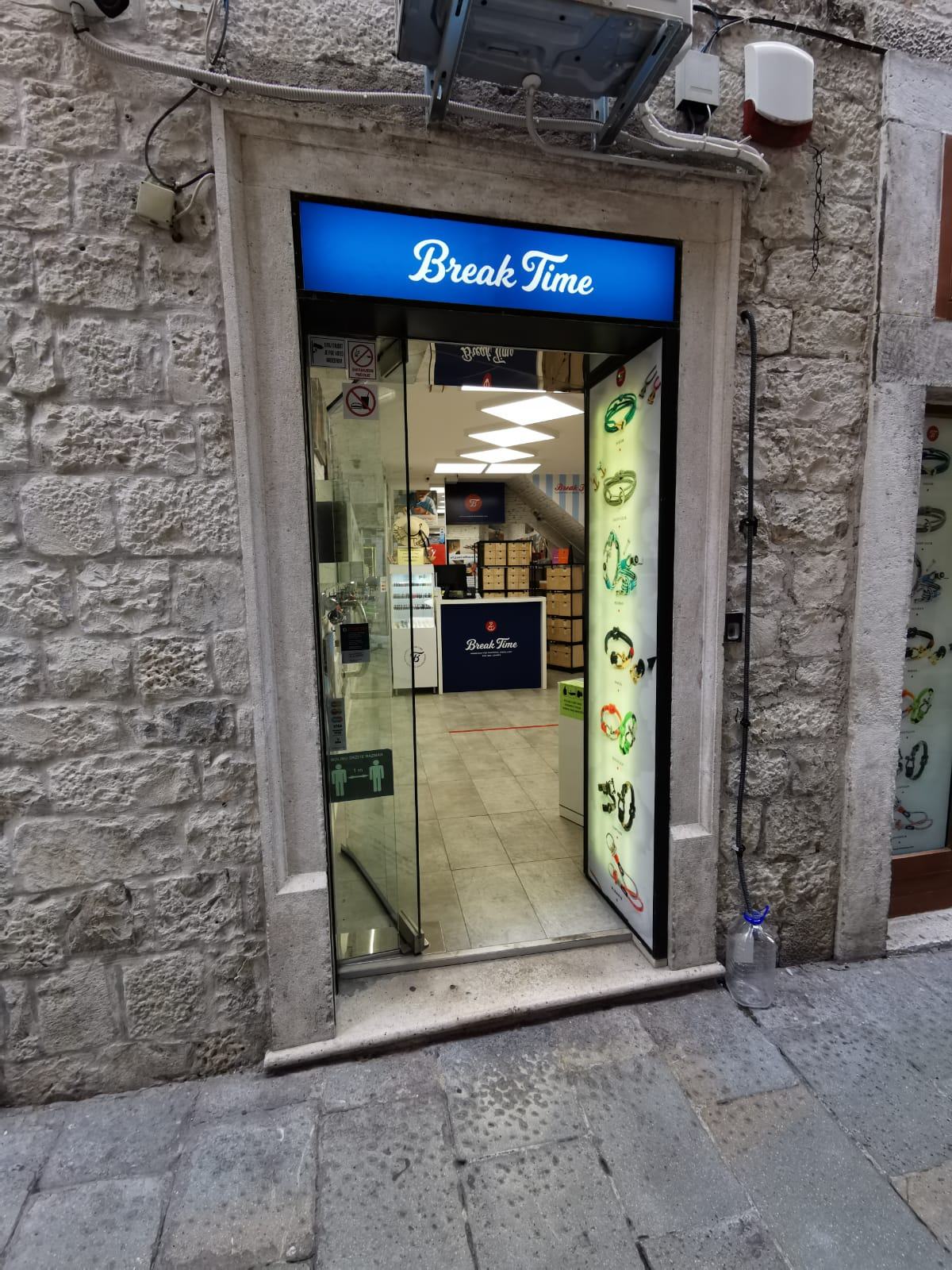 Poslovni prostor: Split, Centar, Zadarska 1; 20 m2 (iznajmljivanje)