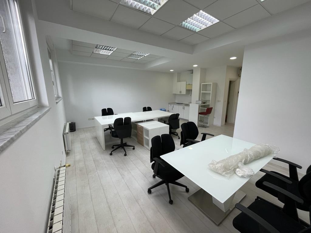 SNIŽENO! Ured 52m2, Trešnjevka (zgrada VMD), opremljeno (prodaja)