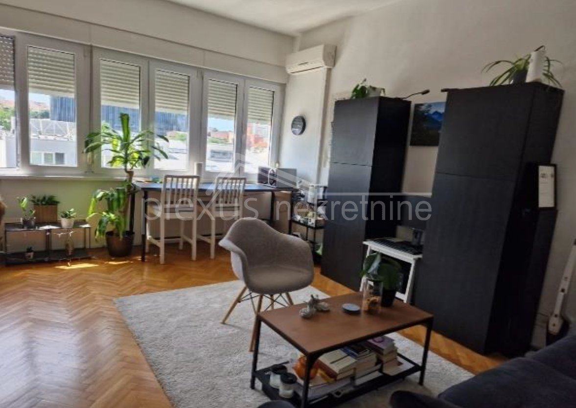 Poslovni prostor - uredi: Split, Stinice (prodaja)