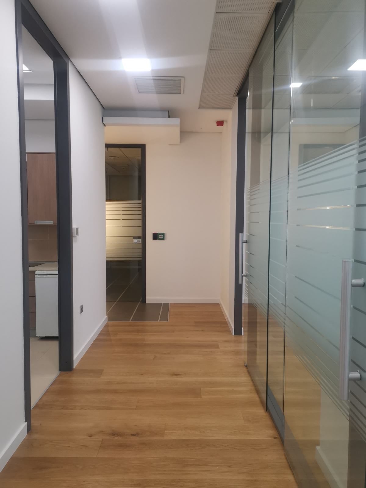 Poslovni prostor: Zagreb, ATRAKTIVNI URED,RADNIČKA 214 m2 (iznajmljivanje)