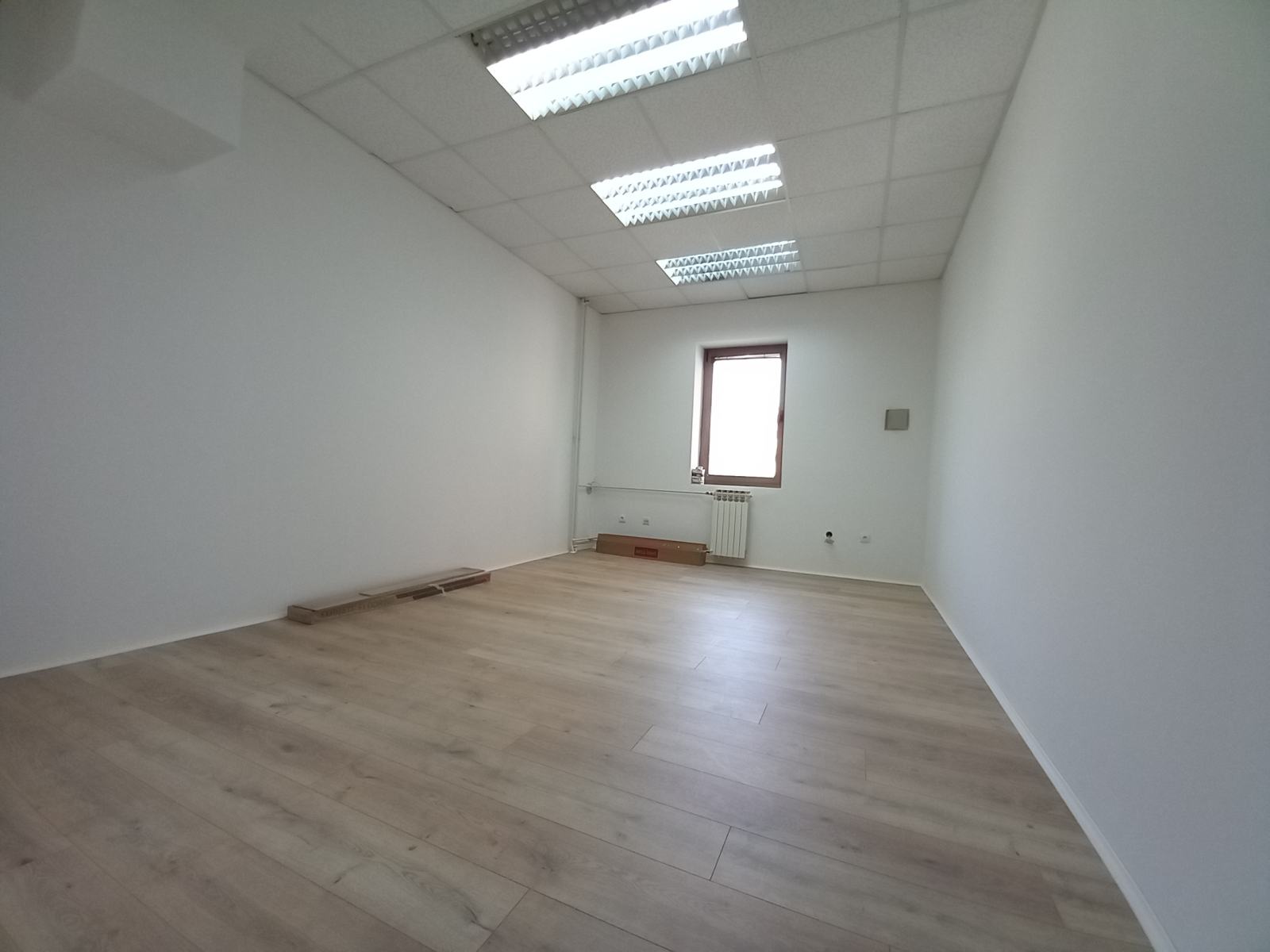 POSLOVNI PROSTORI ZA ZAKUP UREDI OD 20m2, 40m2, 256m2! 1 KAT! DIZALO! (iznajmljivanje)