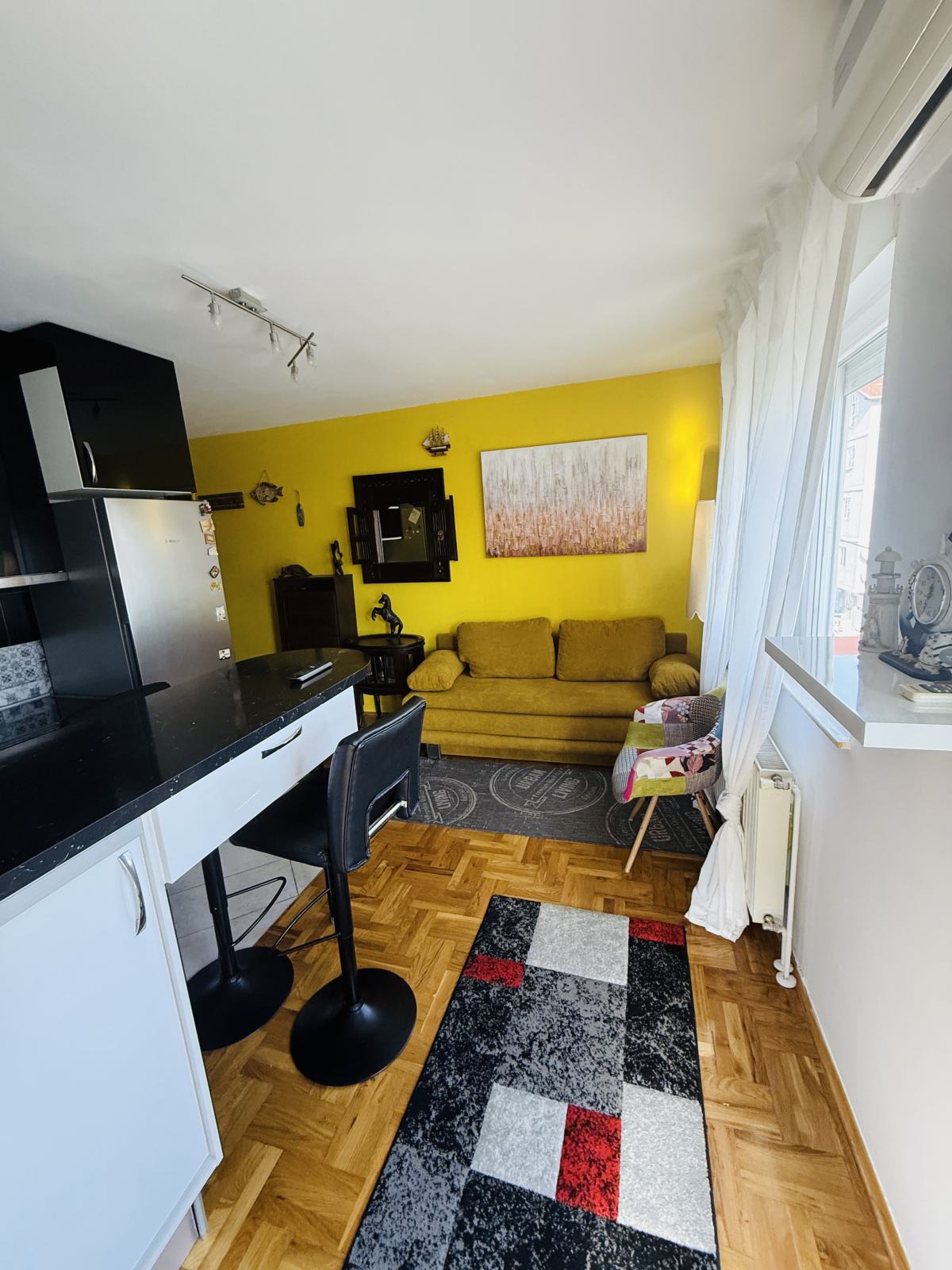 Predivan dvosobni stan 30 m2 s niskim režijama (iznajmljivanje)