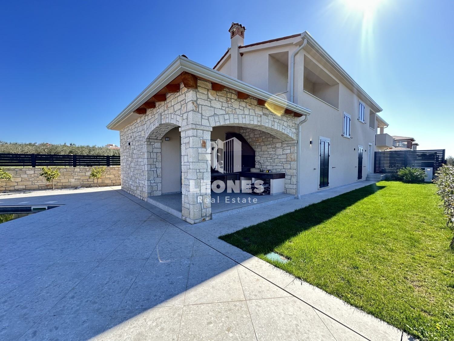 Predivna kuća mediteranskog stila s bazenom i pogledom na more na mirn ...