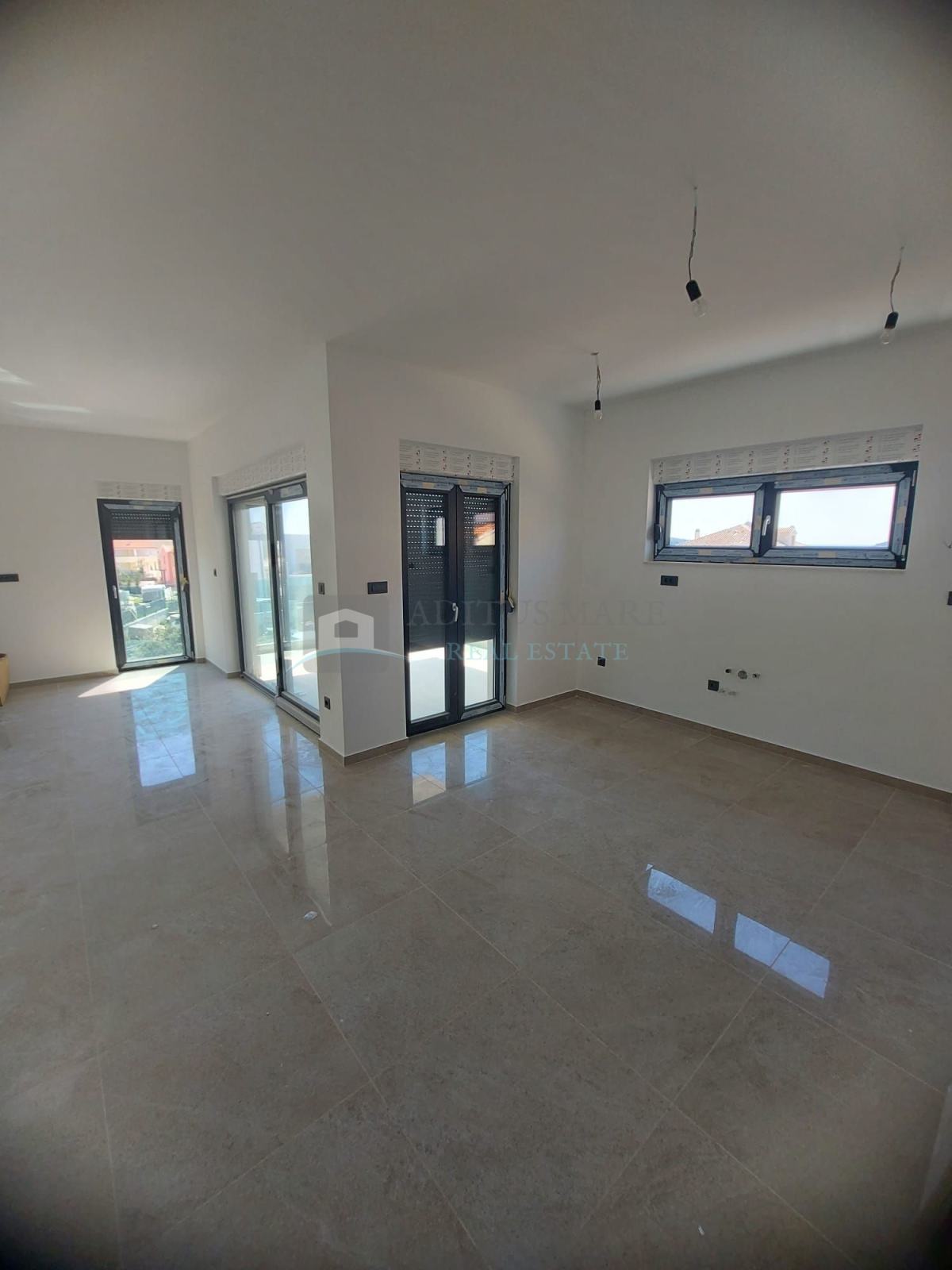 Prekrasan stan s pogledom na more na prvom katu, Rogoznica (prodaja)