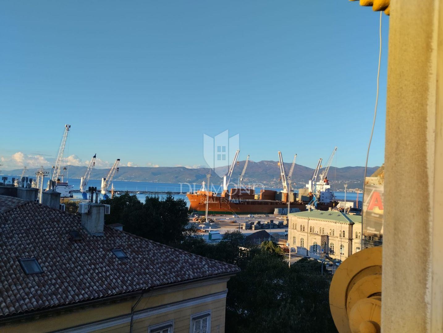 Prekrasan stan u samom srcu Rijeke (prodaja)