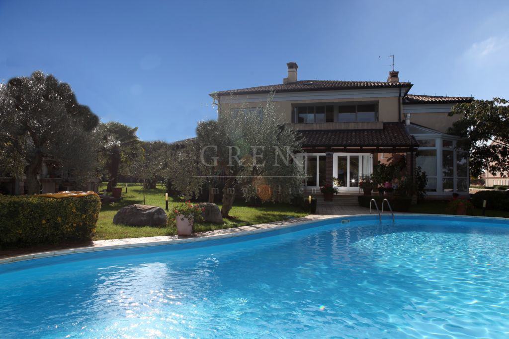 Prekrasna vila Poreč, 800 m od mora, 420 m2