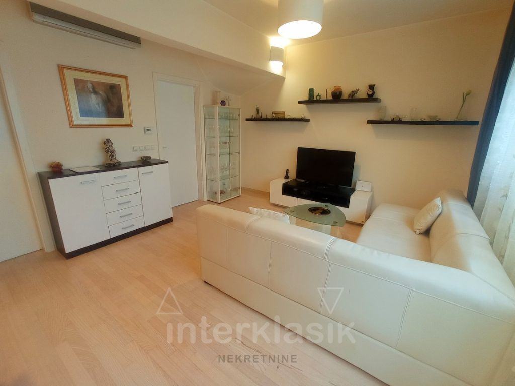 Prevoj, Bijenik, stan dvoetažni, 3 sobni, 84 m2, vrt, garaža, terasa ...