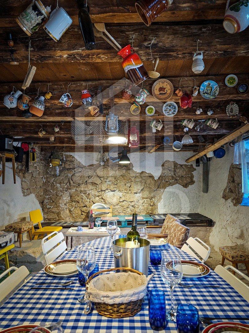 PRIMORSKA KUĆA NEDALEKO MORA (prodaja)