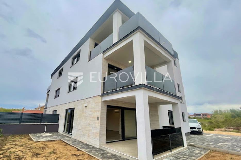 Privlaka, Škrapavac, dvosoban stan na prvom katu moderne zgrade s pogl (prodaja)