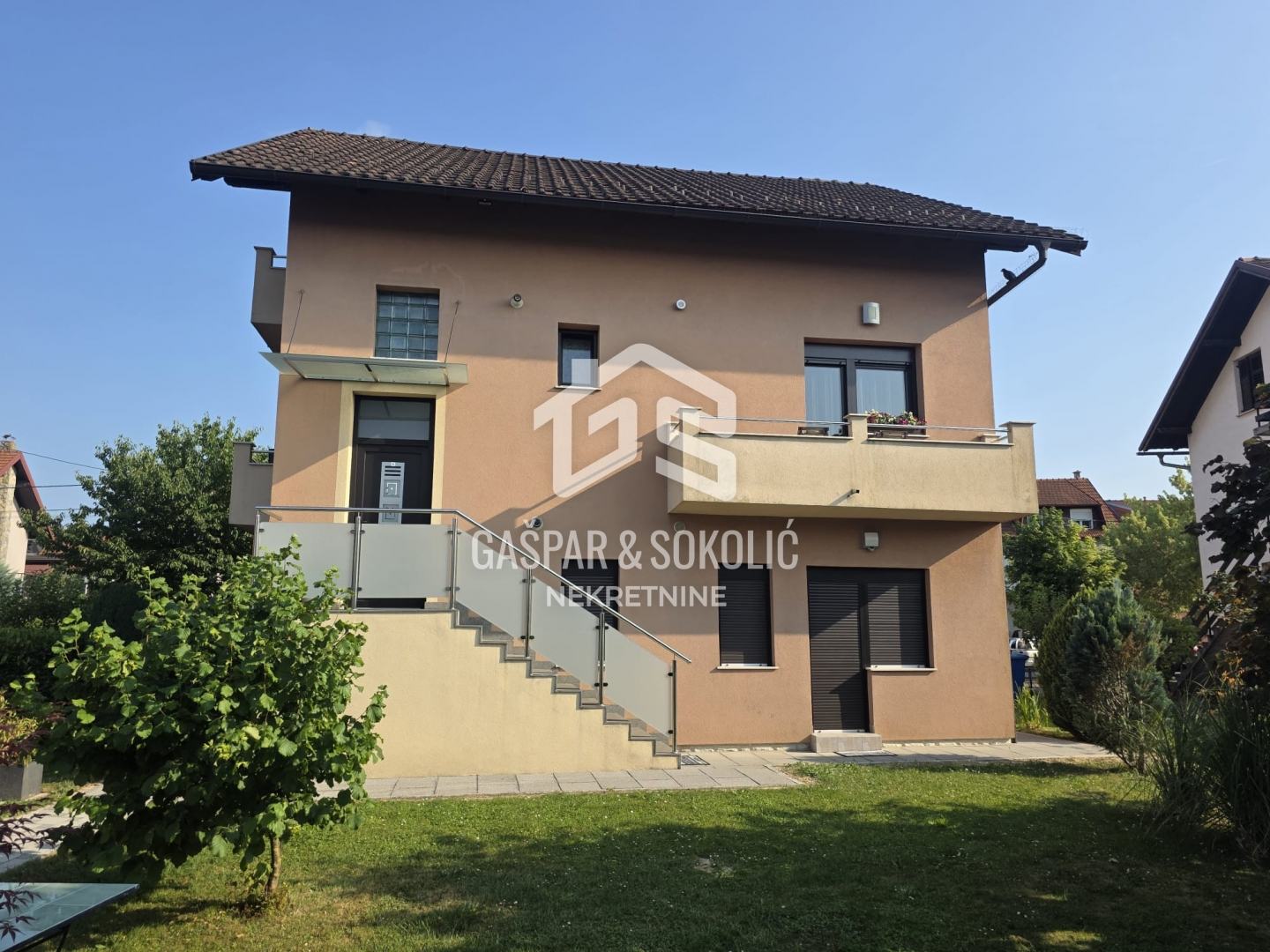 PRODAJA, KUĆA SA TRI STANA, NOVAKI, 227 m2 (prodaja)