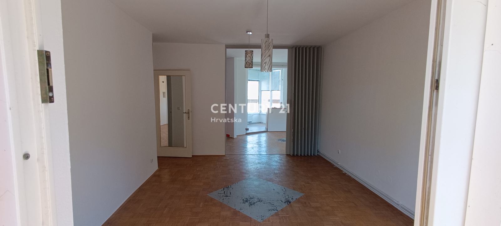 Stan Čakovec - prodaja - nasuprot Perivoja Zrinskih - pogled na dvorac ...