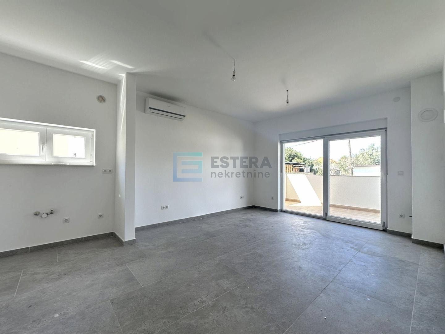 PRODAJA stan 70 m2, Sukošan, 4s, prizemlje, vrt, parking